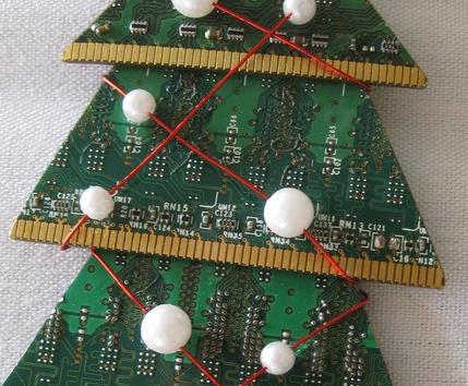 Motherboard Christmas Tree – Geek Crafts