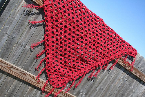 Crochet shawl pattern: Our Mrs. Reynolds (aka Yo-Saff-Bridge) – Geek Crafts